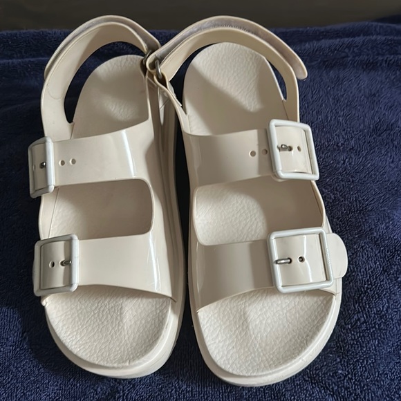 Gucci | Shoes | Gucci Scan Does With 2 Velcro Straps | Poshmark
